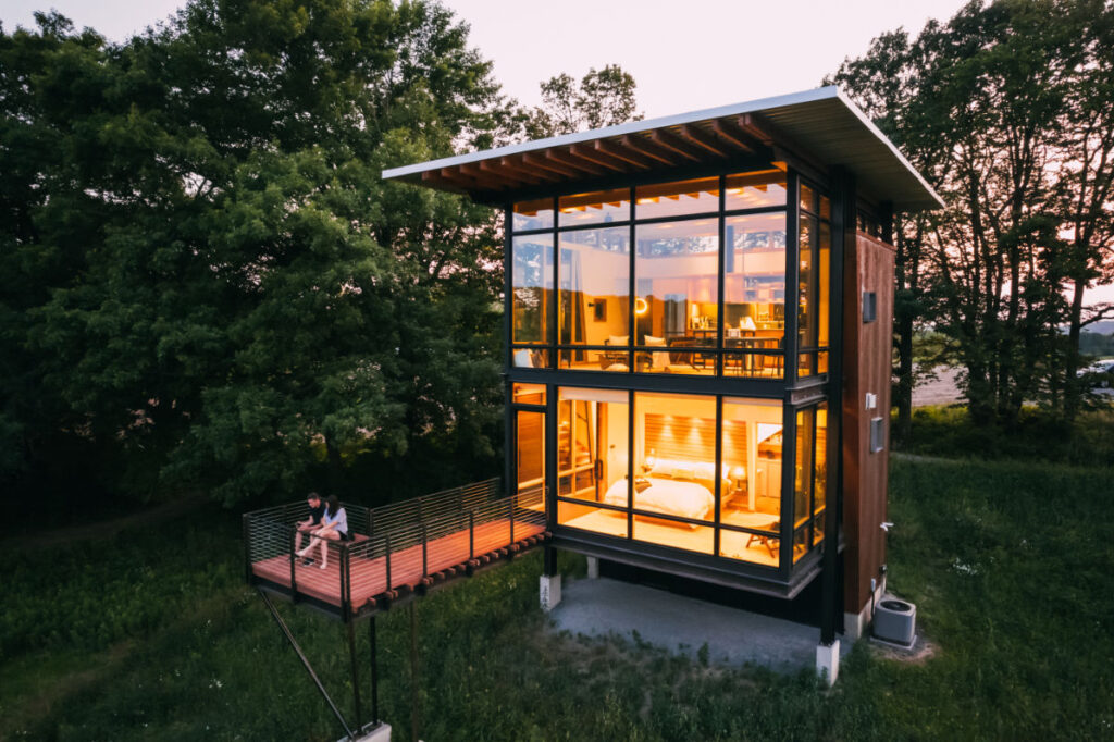METAL LARK: form+placement+view = success - SALA Architects